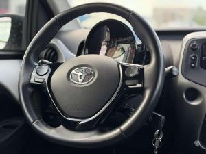 White Toyota Aygo 2016 in Vilnius, with an engine capacity of 1.00 L and mileage of 54 thousand km for 5100 €, photo 12 on AUTOMOTO.COM.LV
