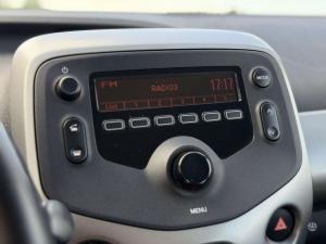 White Toyota Aygo 2016 in Vilnius, with an engine capacity of 1.00 L and mileage of 54 thousand km for 5100 €, photo 15 on AUTOMOTO.COM.LV