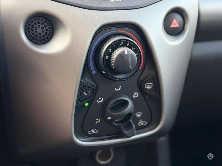 White Toyota Aygo 2016 in Vilnius, with an engine capacity of 1.00 L and mileage of 54 thousand km for 5100 €, photo 16 on AUTOMOTO.COM.LV
