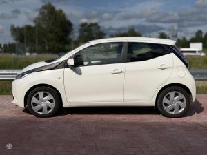 White Toyota Aygo 2016 in Vilnius, with an engine capacity of 1.00 L and mileage of 54 thousand km for 5100 €, photo 24 on AUTOMOTO.COM.LV