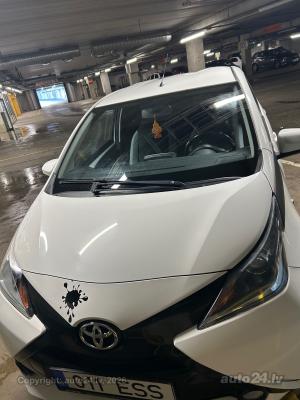 Balts Toyota Aygo 2016 Tallina, ar dzinēja tilpumu 1.00 L un nobraukumu 144 tūkst. km par 4600 €, foto 4 vietnē AUTOMOTO.COM.LV