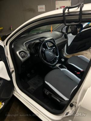 Balts Toyota Aygo 2016 Tallina, ar dzinēja tilpumu 1.00 L un nobraukumu 144 tūkst. km par 4600 €, foto 7 vietnē AUTOMOTO.COM.LV