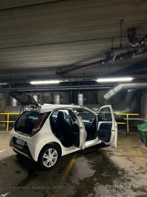 Balts Toyota Aygo 2016 Tallina, ar dzinēja tilpumu 1.00 L un nobraukumu 144 tūkst. km par 4600 €, foto 9 vietnē AUTOMOTO.COM.LV