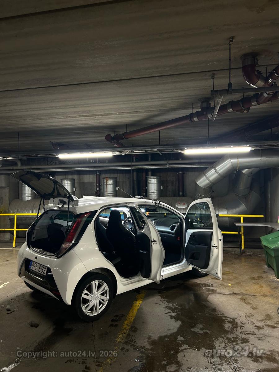 Balts Toyota Aygo 2016 Tallina, ar dzinēja tilpumu 1.00 L un nobraukumu 144 tūkst. km par 4600 €, foto 9 vietnē AUTOMOTO.COM.LV