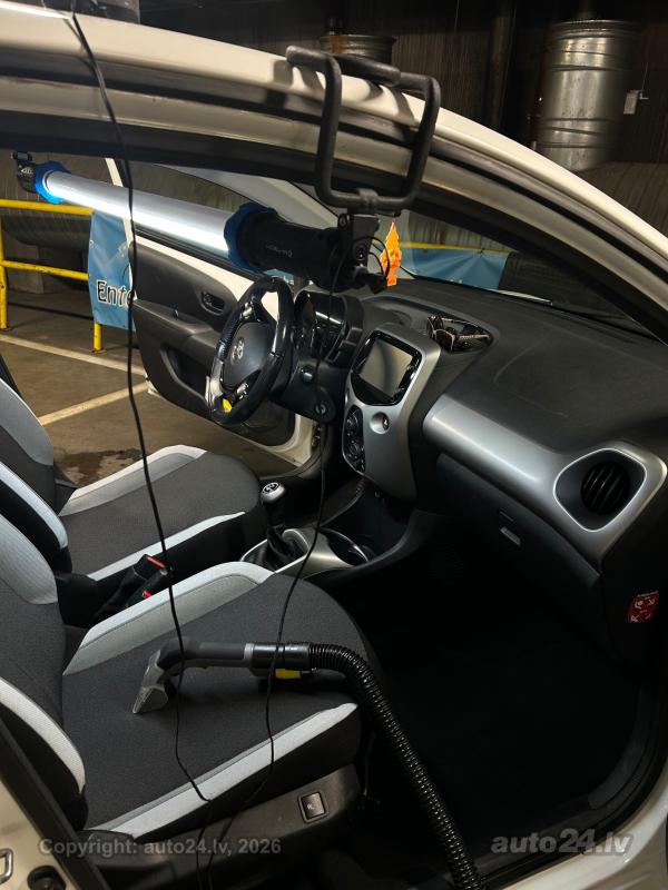 White Toyota Aygo 2016 in Tallinn, with an engine capacity of 1.00 L and mileage of 144 thousand km for 4600 €, photo 1 on AUTOMOTO.COM.LV