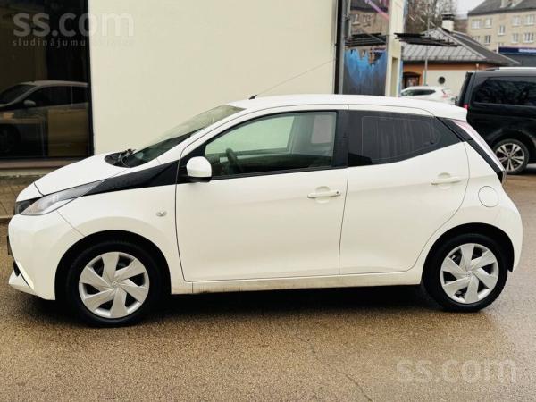 White Toyota Aygo 2017 in Riga, with an engine capacity of 1.00 L and mileage of 65 thousand km for 6400 €, photo 2 on AUTOMOTO.COM.LV