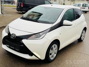 White Toyota Aygo 2017 in Riga, with an engine capacity of 1.00 L and mileage of 65 thousand km for 6400 €, photo 3 on AUTOMOTO.COM.LV