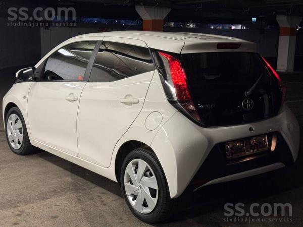 White Toyota Aygo 2017 in Riga, with an engine capacity of 1.00 L and mileage of 65 thousand km for 6400 €, photo 4 on AUTOMOTO.COM.LV