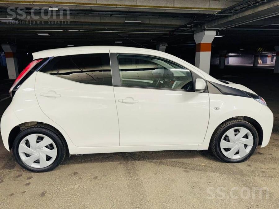 White Toyota Aygo 2017 in Riga, with an engine capacity of 1.00 L and mileage of 65 thousand km for 6400 €, photo 6 on AUTOMOTO.COM.LV