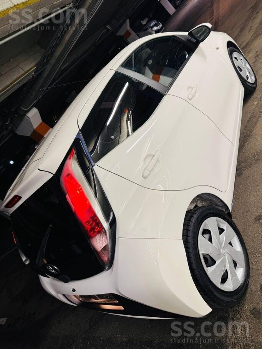 White Toyota Aygo 2017 in Riga, with an engine capacity of 1.00 L and mileage of 65 thousand km for 6400 €, photo 7 on AUTOMOTO.COM.LV