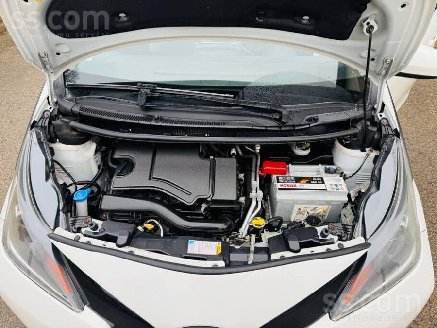 White Toyota Aygo 2017 in Riga, with an engine capacity of 1.00 L and mileage of 65 thousand km for 6400 €, photo 12 on AUTOMOTO.COM.LV