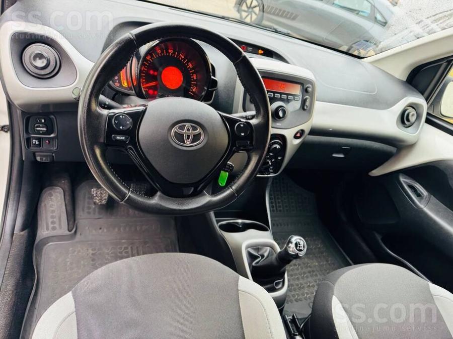 White Toyota Aygo 2017 in Riga, with an engine capacity of 1.00 L and mileage of 65 thousand km for 6400 €, photo 19 on AUTOMOTO.COM.LV