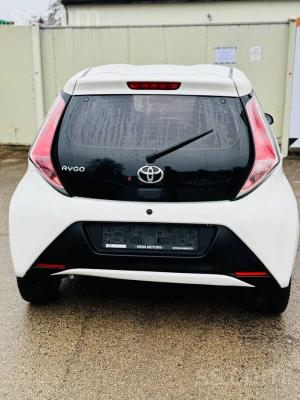 White Toyota Aygo 2017 in Riga, with an engine capacity of 1.00 L and mileage of 65 thousand km for 6400 €, photo 20 on AUTOMOTO.COM.LV