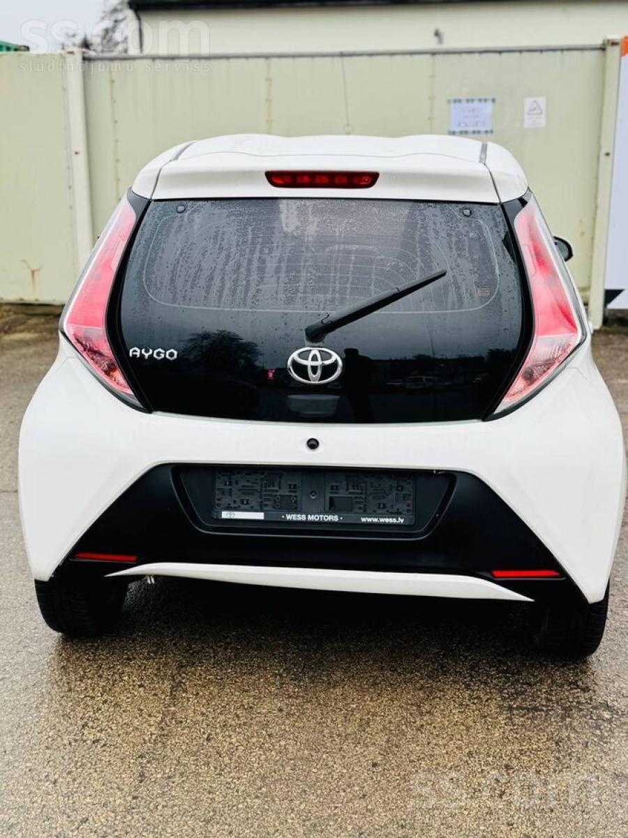 White Toyota Aygo 2017 in Riga, with an engine capacity of 1.00 L and mileage of 65 thousand km for 6400 €, photo 20 on AUTOMOTO.COM.LV