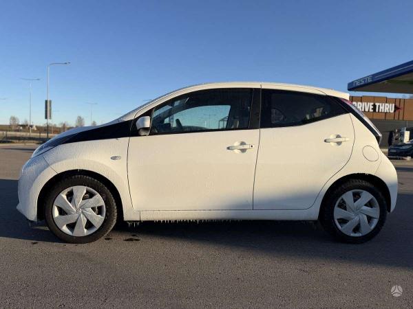 Balts Toyota Aygo 2017 Elektrėnai, ar dzinēja tilpumu 1.00 L un nobraukumu 137 tūkst. km par 6750 €, foto 3 vietnē AUTOMOTO.COM.LV