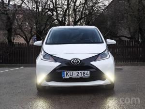 Balts Toyota Aygo 2017 Rīga, ar dzinēja tilpumu 1.00 L un nobraukumu 91 tūkst. km par 6349 €, foto 2 vietnē AUTOMOTO.COM.LV
