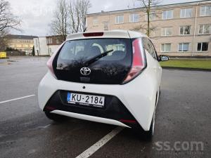 Balts Toyota Aygo 2017 Rīga, ar dzinēja tilpumu 1.00 L un nobraukumu 91 tūkst. km par 6349 €, foto 5 vietnē AUTOMOTO.COM.LV