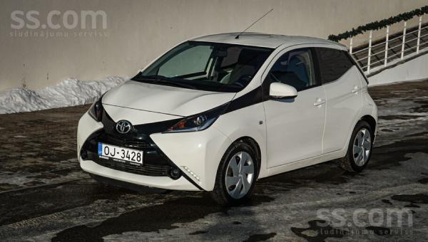 Balts Toyota Aygo 2017 Rīga, ar dzinēja tilpumu 1.00 L un nobraukumu 65 tūkst. km par 6850 €, foto 1 vietnē AUTOMOTO.COM.LV