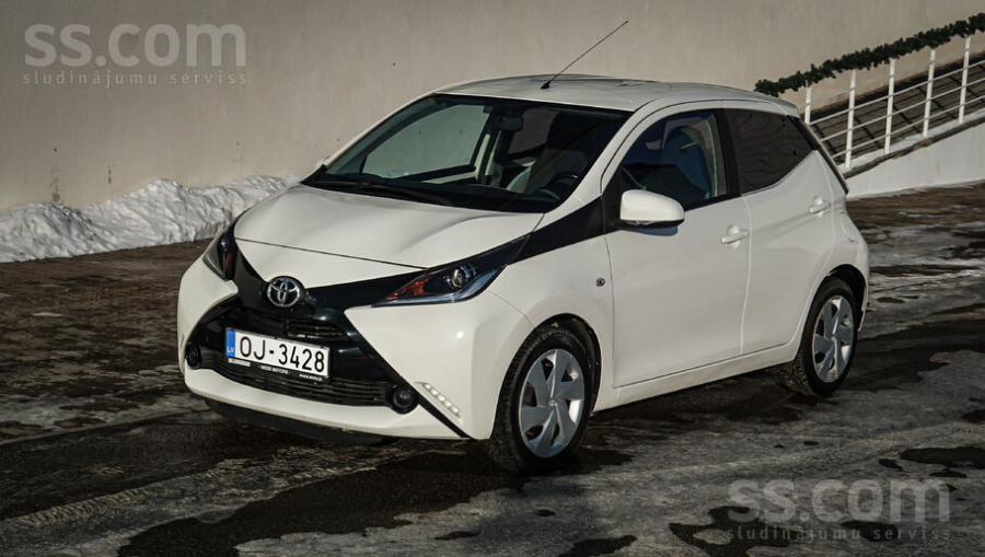White Toyota Aygo 2017 in Riga, with an engine capacity of 1.00 L and mileage of 65 thousand km for 6850 €, photo 1 on AUTOMOTO.COM.LV