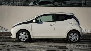 White Toyota Aygo 2017 in Riga, with an engine capacity of 1.00 L and mileage of 65 thousand km for 6850 €, photo 2 on AUTOMOTO.COM.LV