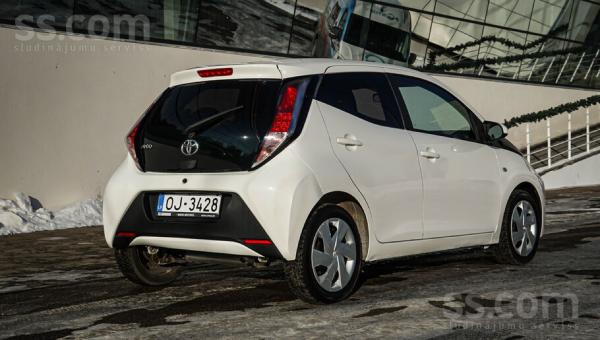 Balts Toyota Aygo 2017 Rīga, ar dzinēja tilpumu 1.00 L un nobraukumu 65 tūkst. km par 6850 €, foto 4 vietnē AUTOMOTO.COM.LV