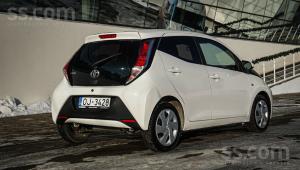 White Toyota Aygo 2017 in Riga, with an engine capacity of 1.00 L and mileage of 65 thousand km for 6850 €, photo 4 on AUTOMOTO.COM.LV