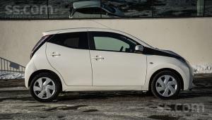 White Toyota Aygo 2017 in Riga, with an engine capacity of 1.00 L and mileage of 65 thousand km for 6850 €, photo 5 on AUTOMOTO.COM.LV
