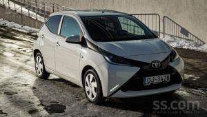 White Toyota Aygo 2017 in Riga, with an engine capacity of 1.00 L and mileage of 65 thousand km for 6850 €, photo 6 on AUTOMOTO.COM.LV