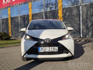 Balts Toyota Aygo 2017 Rīga, ar dzinēja tilpumu 1.00 L un nobraukumu 93 tūkst. km par 5850 €, foto 3 vietnē AUTOMOTO.COM.LV