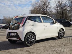 Balts Toyota Aygo 2017 Rīga, ar dzinēja tilpumu 1.00 L un nobraukumu 93 tūkst. km par 5850 €, foto 7 vietnē AUTOMOTO.COM.LV