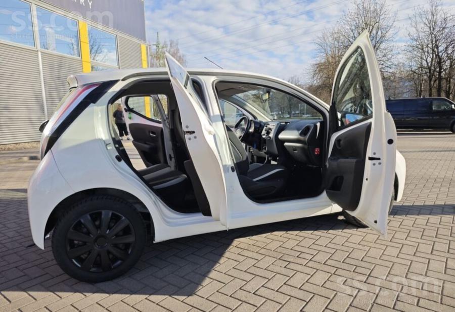 Balts Toyota Aygo 2017 Rīga, ar dzinēja tilpumu 1.00 L un nobraukumu 93 tūkst. km par 5850 €, foto 10 vietnē AUTOMOTO.COM.LV