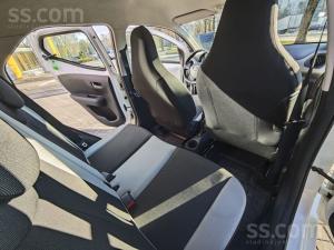 Balts Toyota Aygo 2017 Rīga, ar dzinēja tilpumu 1.00 L un nobraukumu 93 tūkst. km par 5850 €, foto 11 vietnē AUTOMOTO.COM.LV