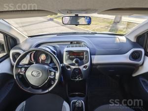 Balts Toyota Aygo 2017 Rīga, ar dzinēja tilpumu 1.00 L un nobraukumu 93 tūkst. km par 5850 €, foto 13 vietnē AUTOMOTO.COM.LV