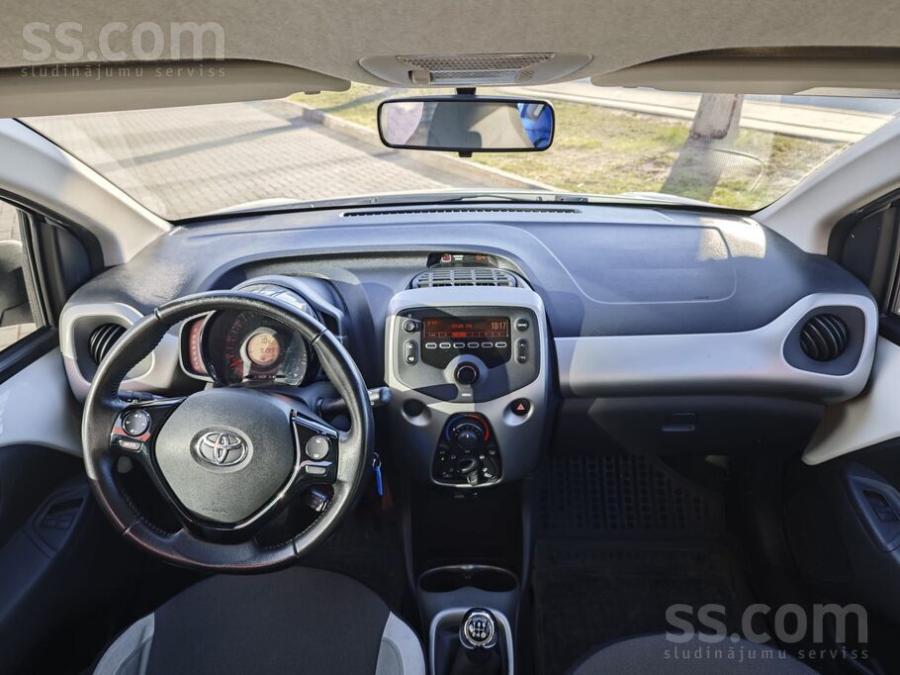 Balts Toyota Aygo 2017 Rīga, ar dzinēja tilpumu 1.00 L un nobraukumu 93 tūkst. km par 5850 €, foto 13 vietnē AUTOMOTO.COM.LV