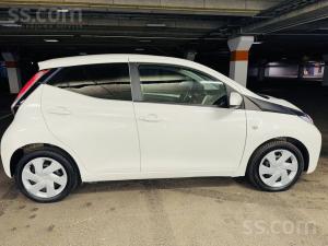 White Toyota Aygo 2017 in Bauska, with an engine capacity of 1.00 L and mileage of 78 thousand km for 7250 €, photo 6 on AUTOMOTO.COM.LV