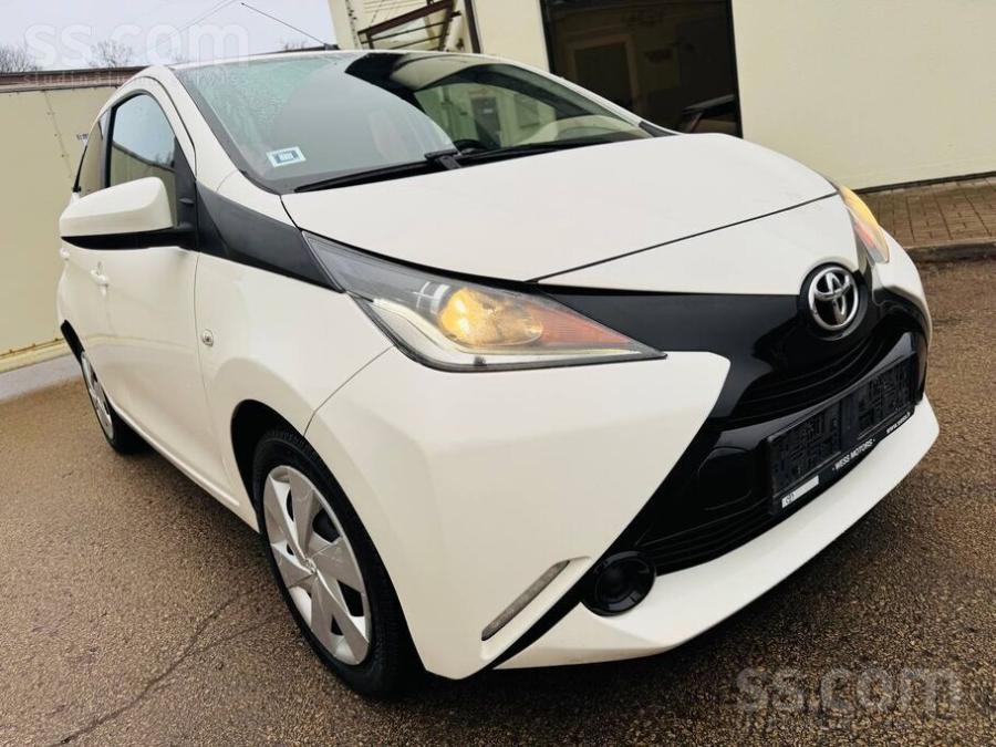 White Toyota Aygo 2017 in Bauska, with an engine capacity of 1.00 L and mileage of 78 thousand km for 7250 €, photo 9 on AUTOMOTO.COM.LV