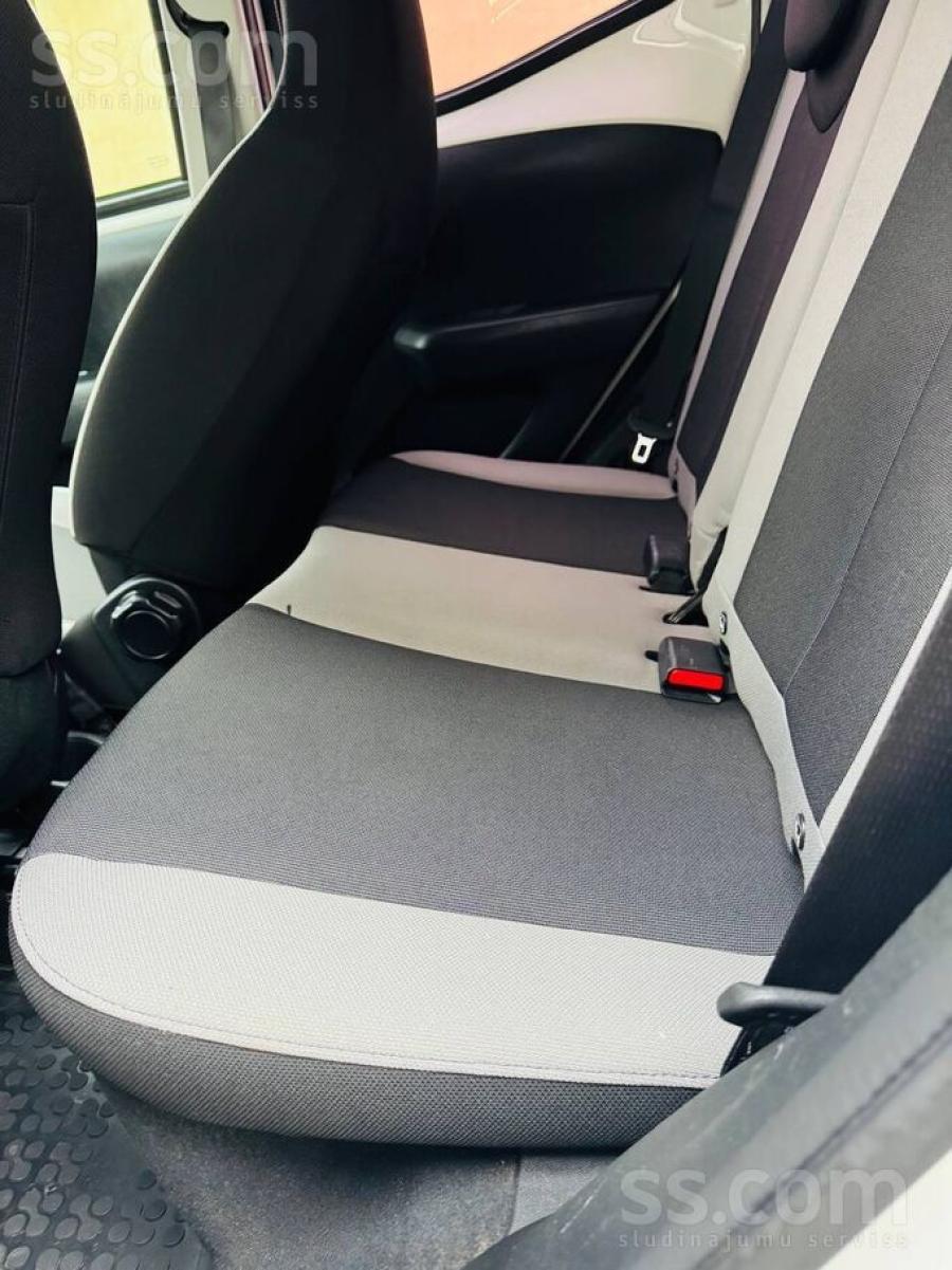 White Toyota Aygo 2017 in Bauska, with an engine capacity of 1.00 L and mileage of 78 thousand km for 7250 €, photo 15 on AUTOMOTO.COM.LV