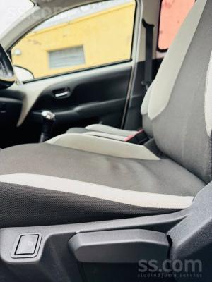 White Toyota Aygo 2017 in Bauska, with an engine capacity of 1.00 L and mileage of 78 thousand km for 7250 €, photo 17 on AUTOMOTO.COM.LV
