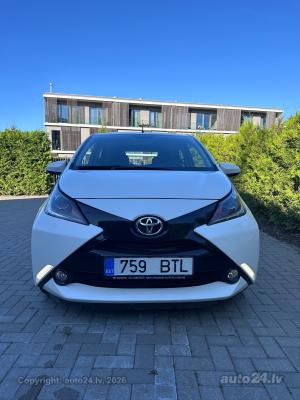 Balts Toyota Aygo 2017 Tallina, ar dzinēja tilpumu 1.00 L un nobraukumu 181 tūkst. km par 4999 €, foto  vietnē AUTOMOTO.COM.LV