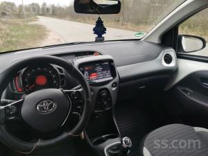 Белый Тойота Айго 2019 в Тукумс, объемом двигателя 1.00 л и пробегом 112 тыс. км за 7500 €, фото 8 на AUTOMOTO.COM.LV