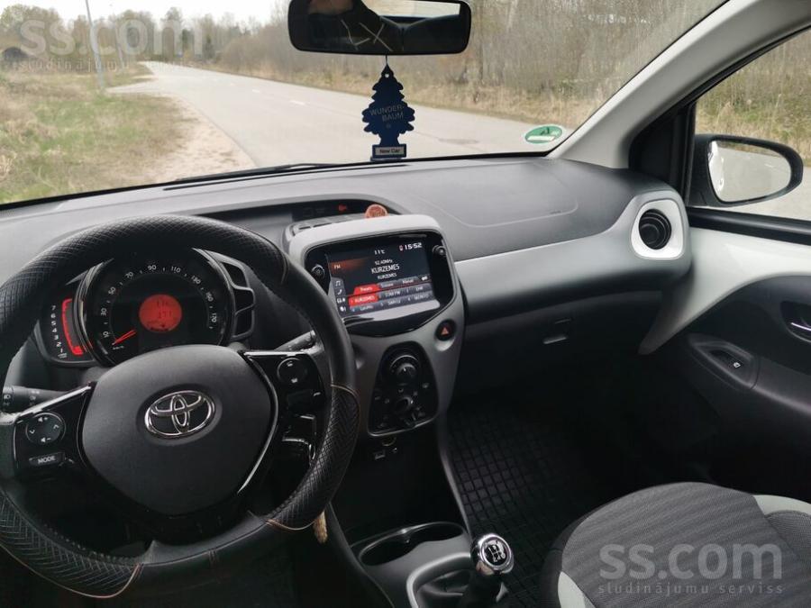 Белый Тойота Айго 2019 в Тукумс, объемом двигателя 1.00 л и пробегом 112 тыс. км за 7500 €, фото 8 на AUTOMOTO.COM.LV