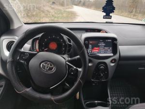Белый Тойота Айго 2019 в Тукумс, объемом двигателя 1.00 л и пробегом 112 тыс. км за 7500 €, фото 9 на AUTOMOTO.COM.LV
