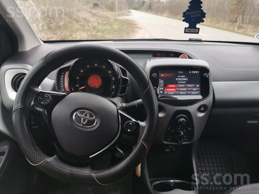 Белый Тойота Айго 2019 в Тукумс, объемом двигателя 1.00 л и пробегом 112 тыс. км за 7500 €, фото 9 на AUTOMOTO.COM.LV