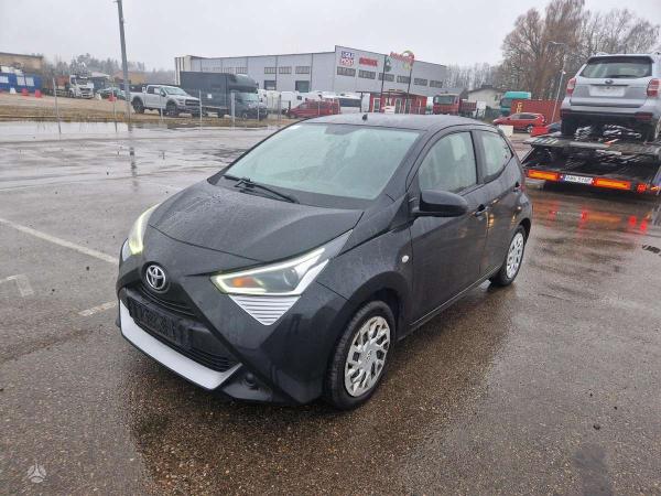 Balts Toyota Aygo 2021 Viļņa, ar dzinēja tilpumu 1.00 L un nobraukumu 175 tūkst. km par 6900 €, foto 1 vietnē AUTOMOTO.COM.LV