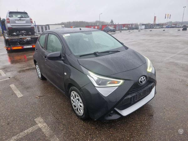 Balts Toyota Aygo 2021 Viļņa, ar dzinēja tilpumu 1.00 L un nobraukumu 175 tūkst. km par 6900 €, foto 5 vietnē AUTOMOTO.COM.LV