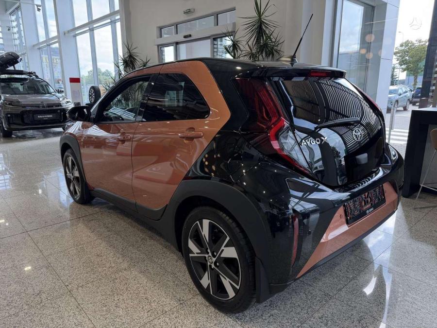 Коричневый Тойота Aygo X 2026 в Шяуляй, объемом двигателя 1.49 л и пробегом 0 тыс. км за 22820 €, фото 4 на AUTOMOTO.COM.LV