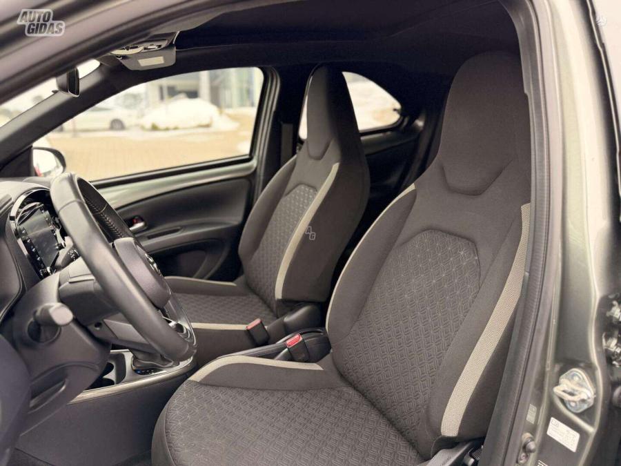 Toyota Aygo X 2022 in Vilnius, with an engine capacity of 1.00 L and mileage of 112 thousand km for 12950 €, photo 12 on AUTOMOTO.COM.LV