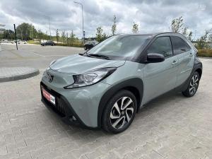 Зеленый Тойота Aygo X 2024 в Вильнюс, объемом двигателя 1.00 л и пробегом 49 тыс. км за 11250 €, фото  на AUTOMOTO.COM.LV