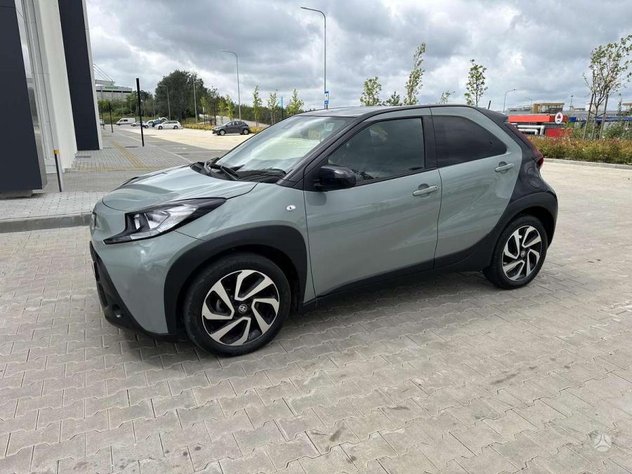Зеленый Тойота Aygo X 2024 в Вильнюс, объемом двигателя 1.00 л и пробегом 49 тыс. км за 11250 €, фото 4 на AUTOMOTO.COM.LV