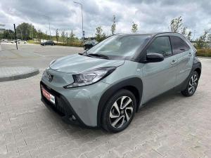 Zaļš Toyota Aygo X 2024 Viļņa, ar dzinēja tilpumu 1.00 L un nobraukumu 49 tūkst. km par 12950 €, foto  vietnē AUTOMOTO.COM.LV